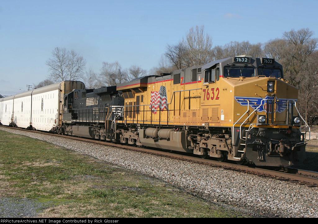 Another view of UP Led NS290 @ 1152 hrs